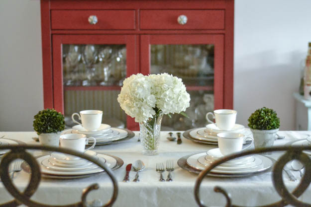 Setting a Simple Table - Planning Pretty